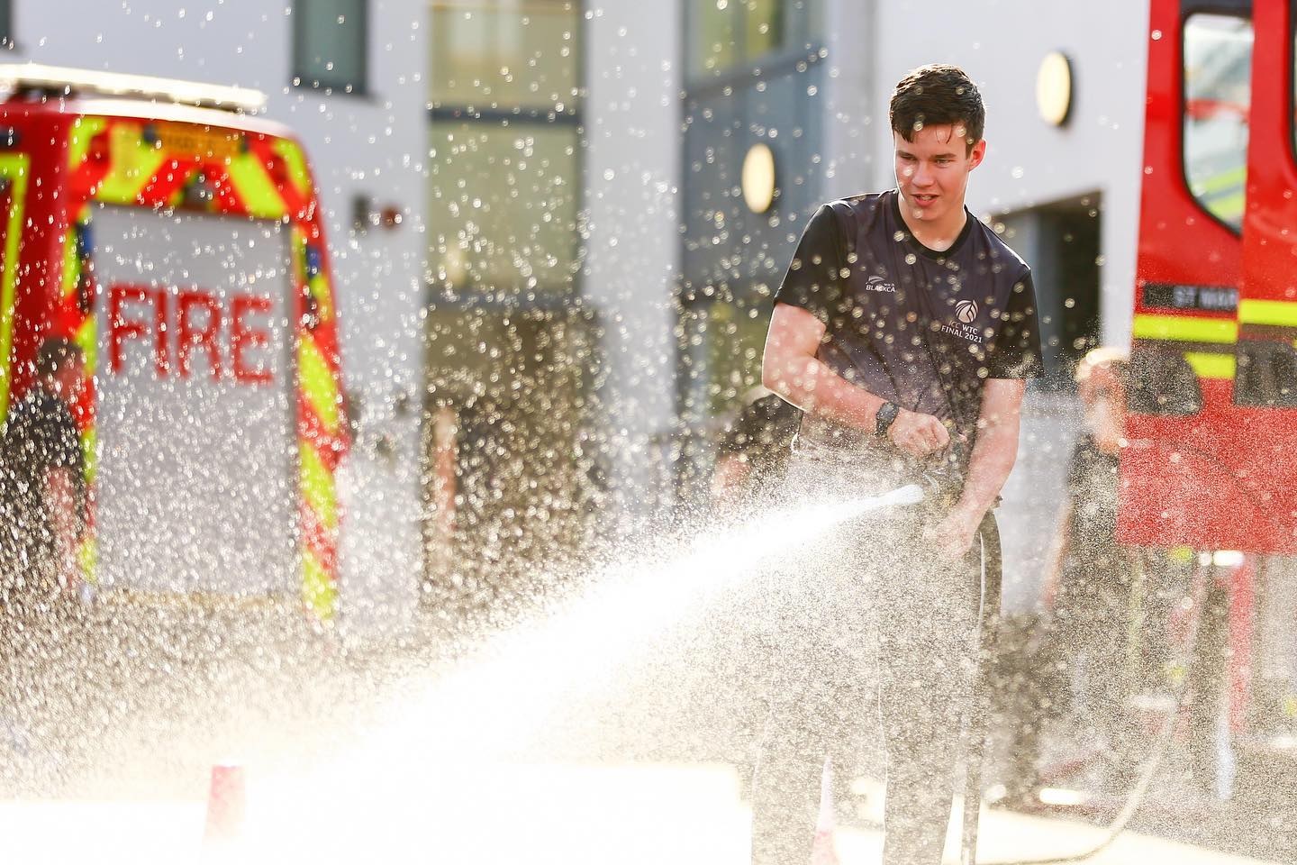 Young cricket players bowled over by fire station welcome - Hampshire ...