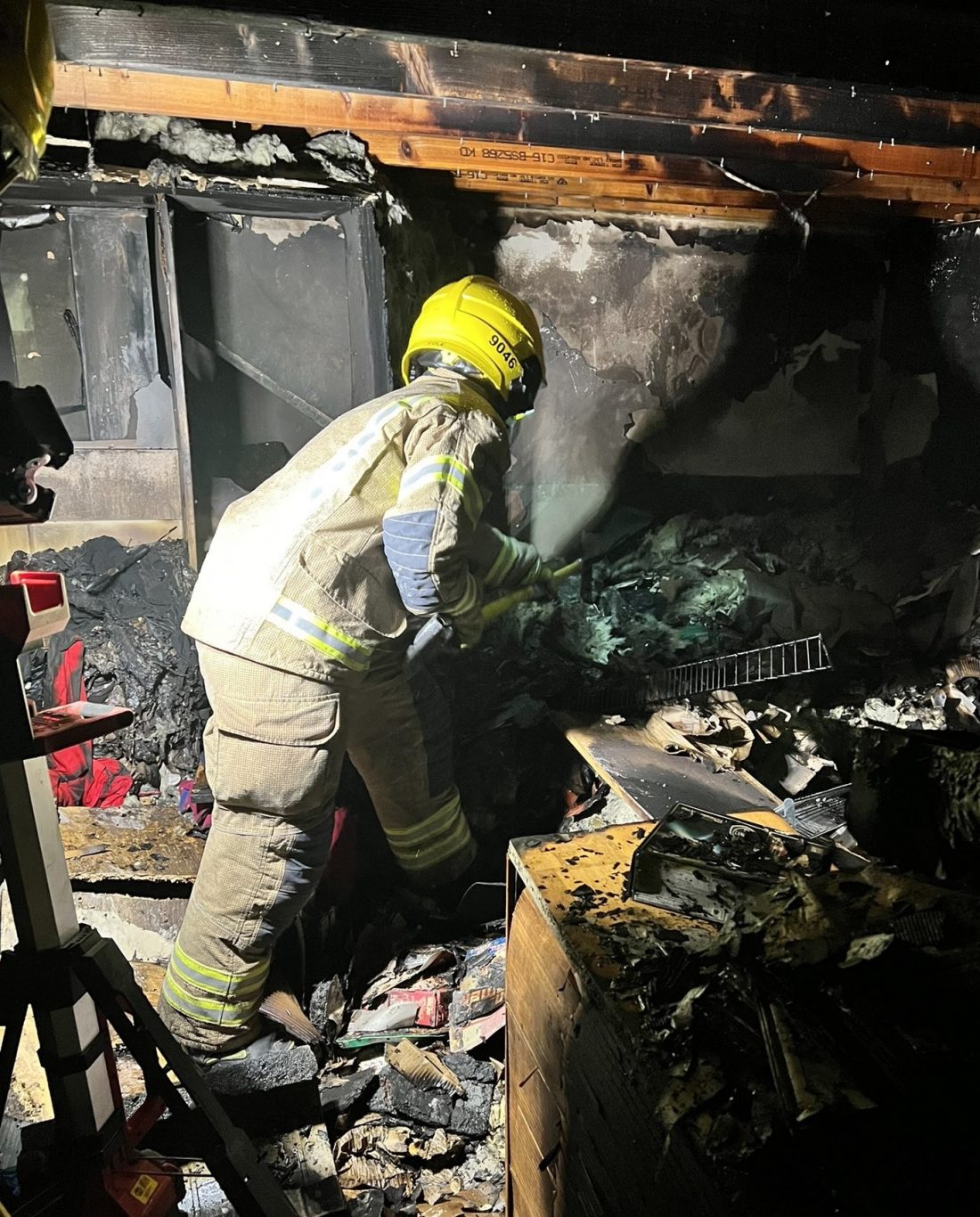 Roof destroyed in Basingstoke house blaze - Hampshire & Isle of Wight ...