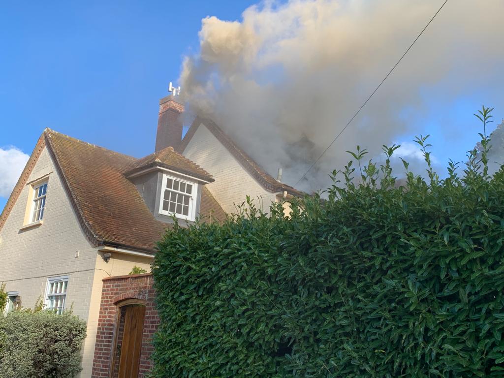 Hampshire crews tackle house fire in Dummer near Basingstoke ...