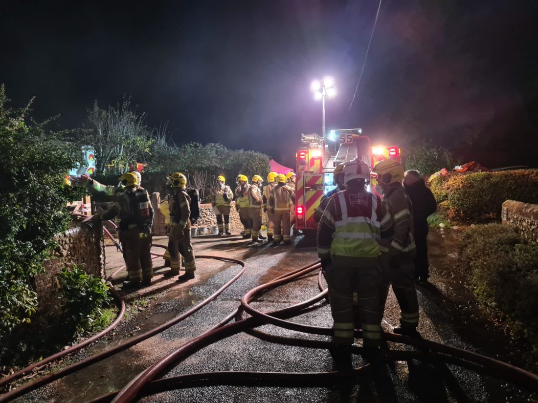 Crews from across Hampshire tackle Clanfield thatch blaze - Hampshire ...