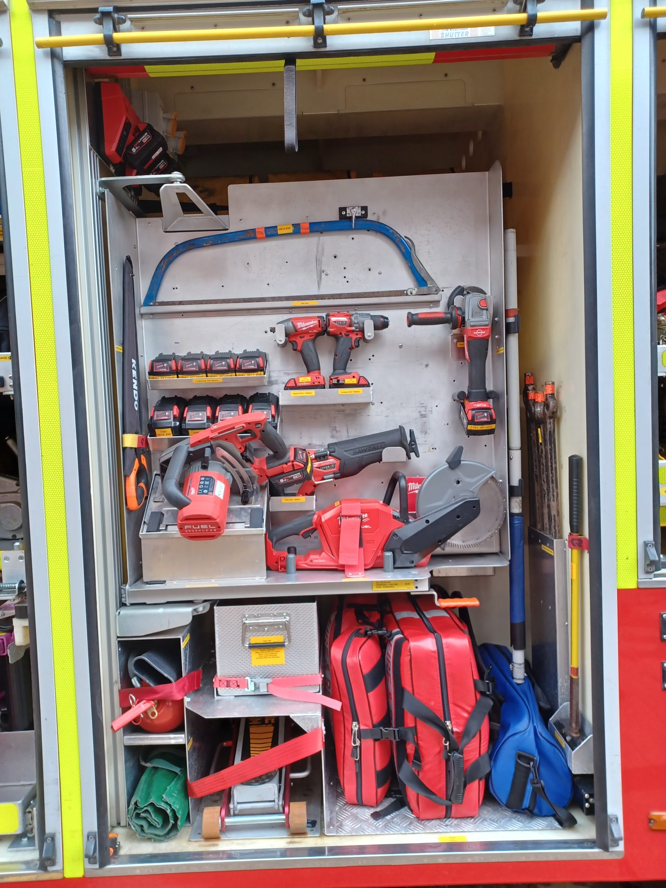 Specialist fire engine enhances Isle of Wight response - Hampshire ...