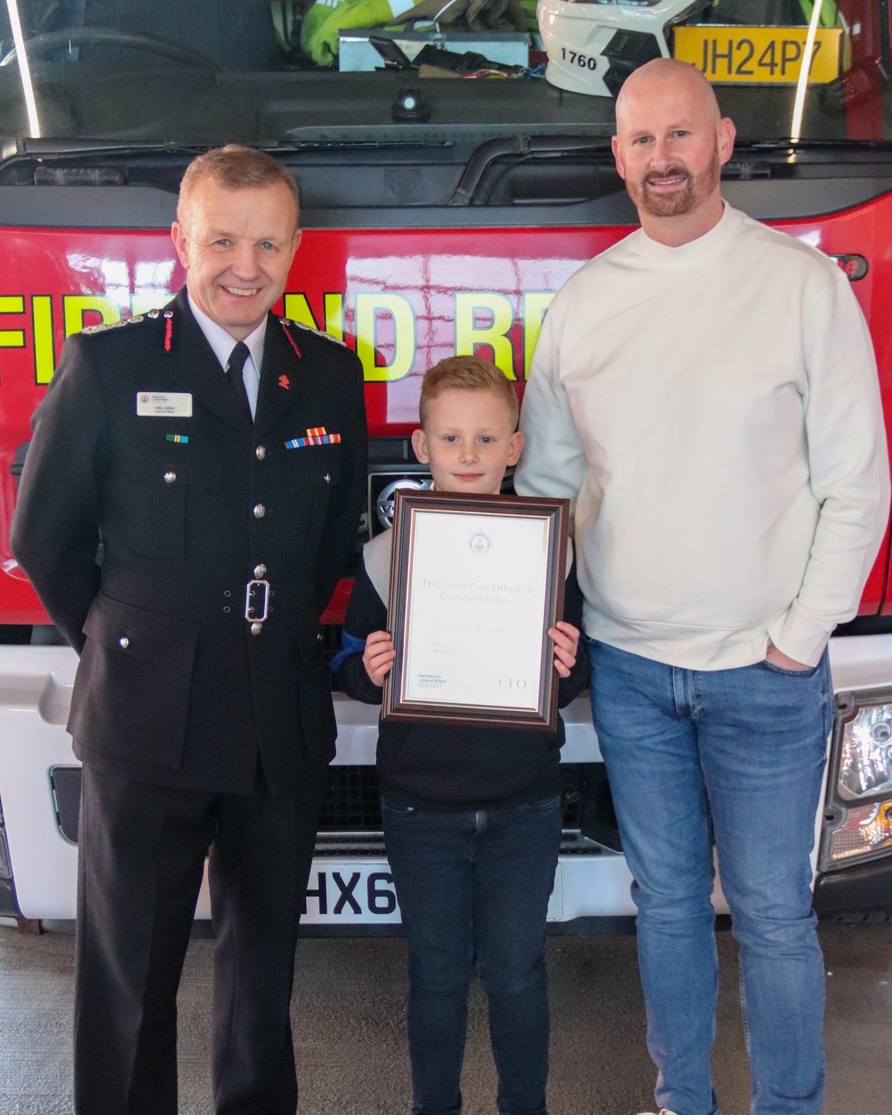 Navy officer commended by fire service following an incredible act of ...