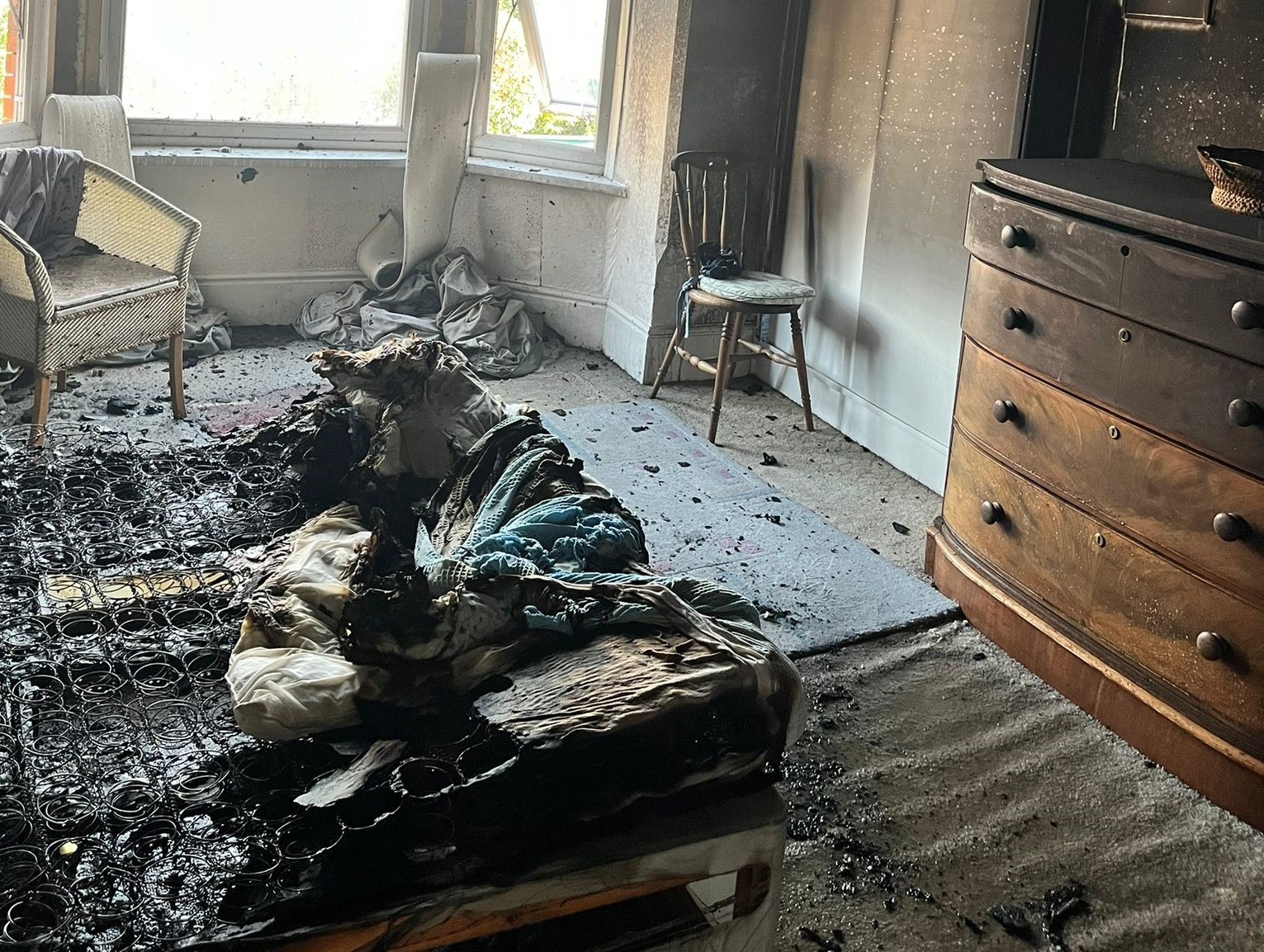 Electric Blanket fire sparks warning - Hampshire & Isle of Wight Fire ...