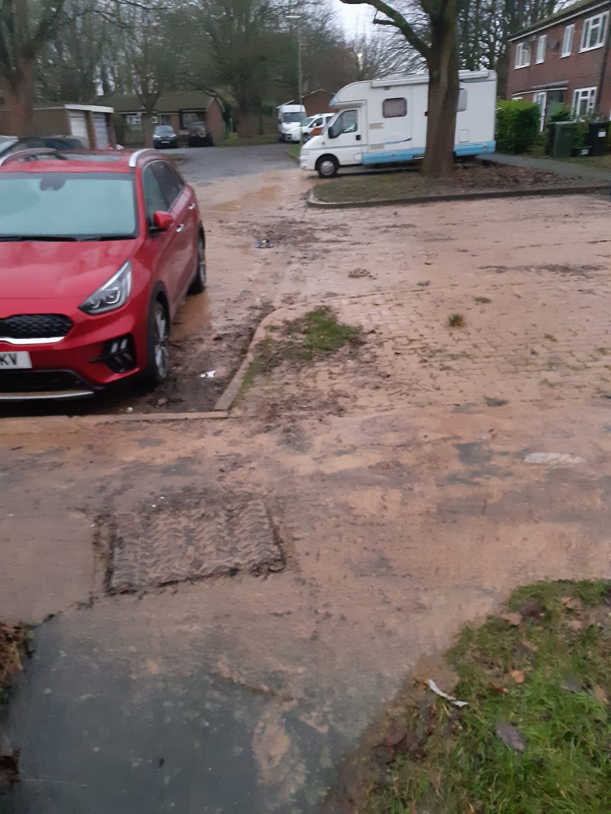 Burst pipe evacuates 50 homes in Basingstoke - Hampshire & Isle of ...