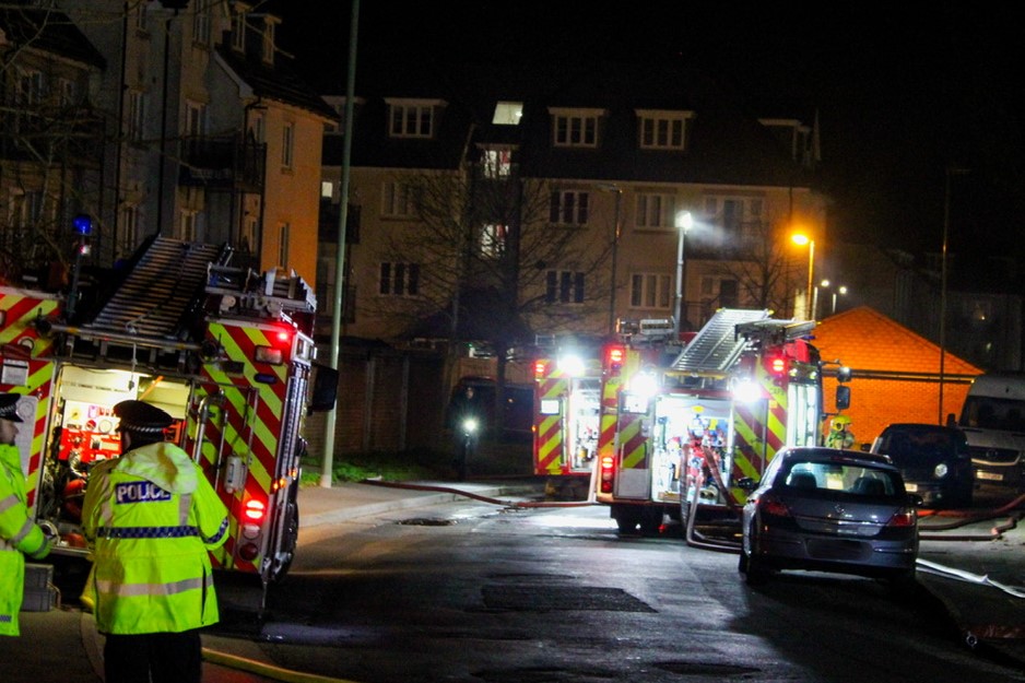 Large Industrial Fire in Aldershot - Hampshire & Isle of Wight Fire ...