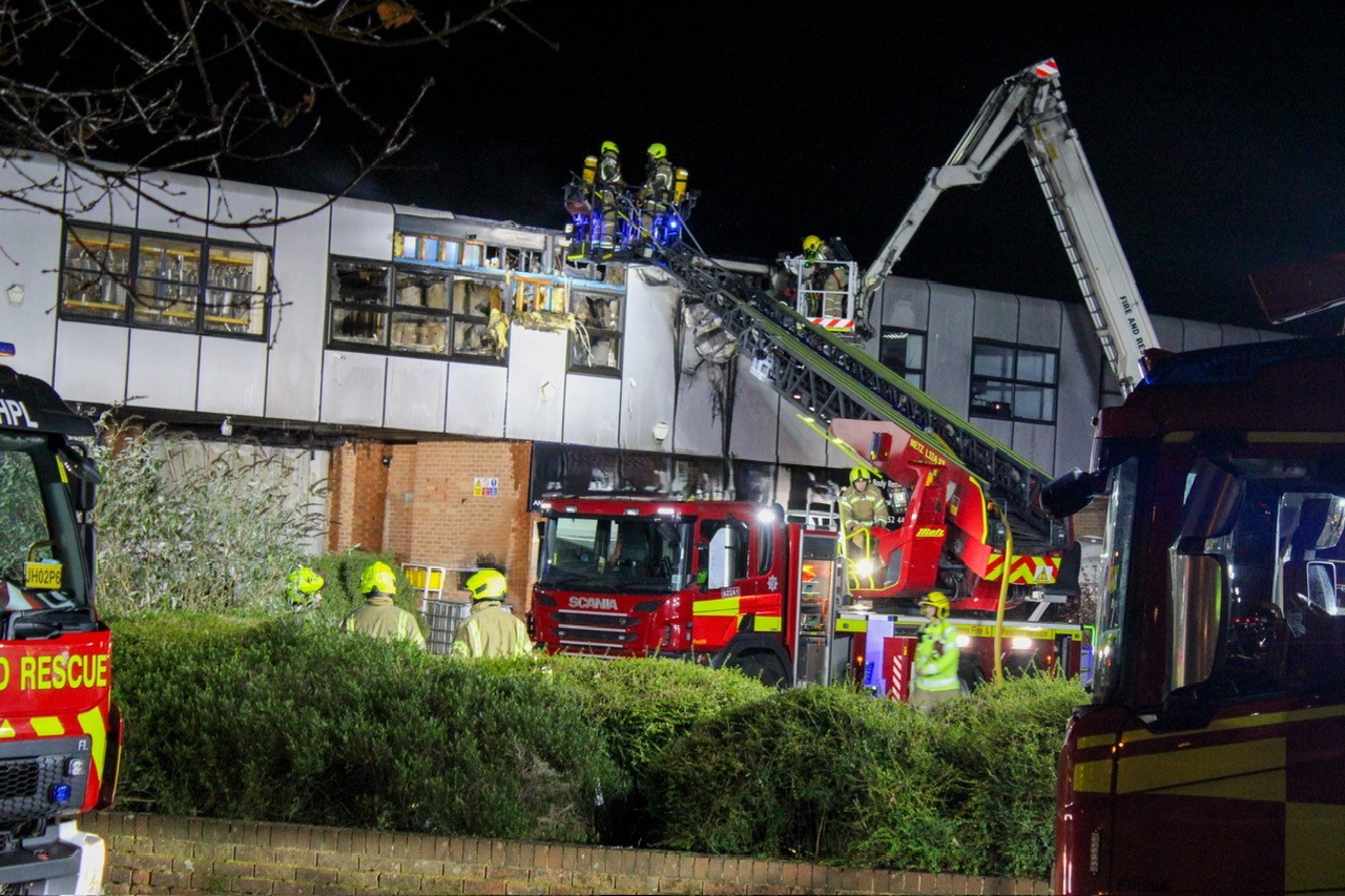 Large Industrial Fire in Aldershot - Hampshire & Isle of Wight Fire ...