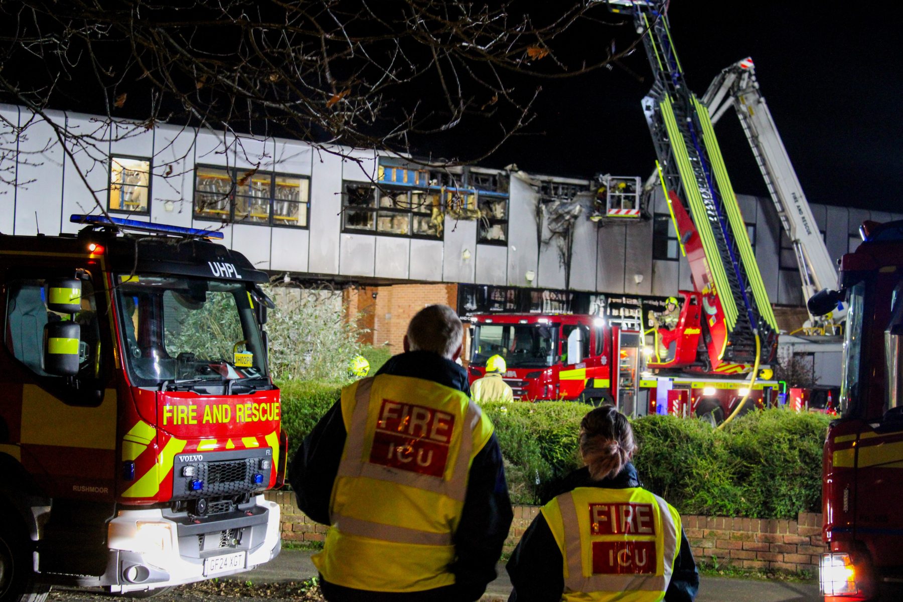 Large Industrial Fire in Aldershot - Hampshire & Isle of Wight Fire ...