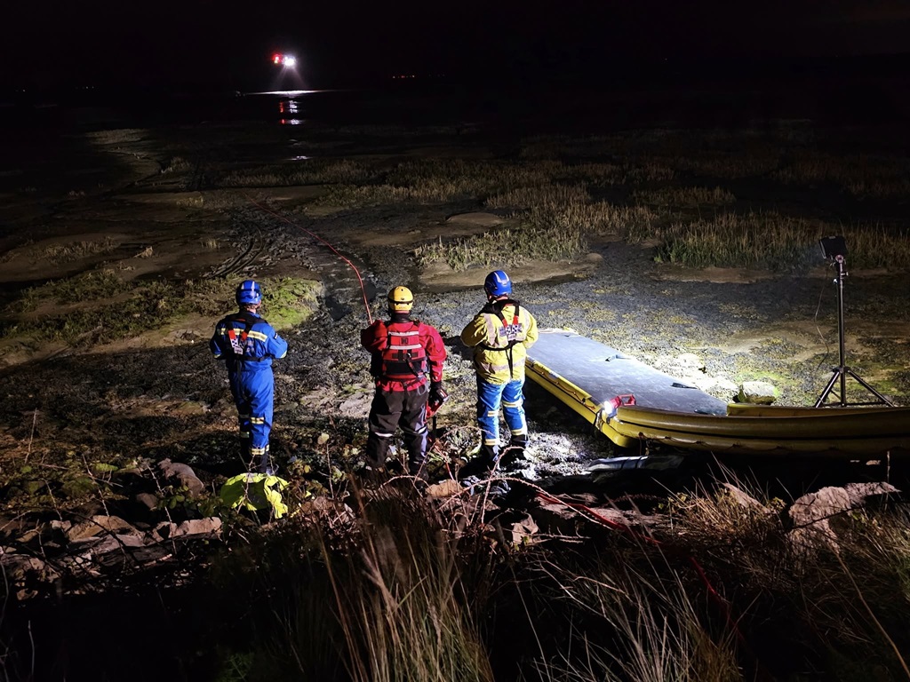 Firefighters support Coastguard teams in rescuing three casualties from ...